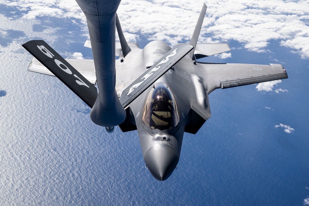 DVIDS - Images - RAAF F-35As conduct aerial refueling with USAF KC-135 ...